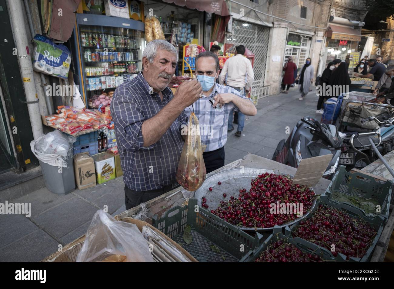 Iranian fruits hi-res stock photography and images - Alamy