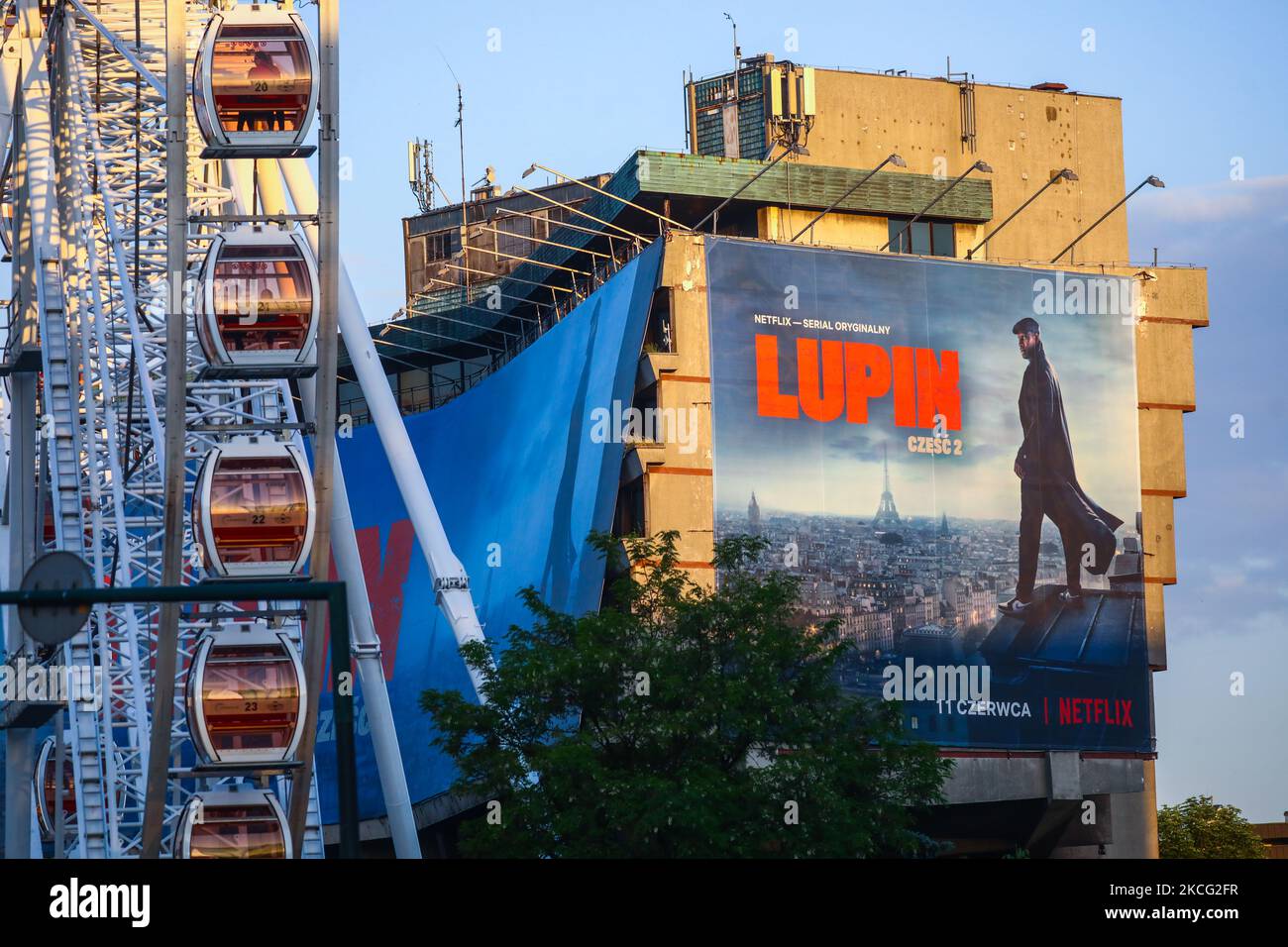 Omar sy lupin 2021 hi-res stock photography and images - Alamy
