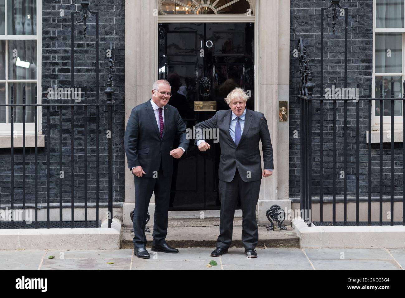 Boris johnson welcomes australian prime hi-res stock photography and ...