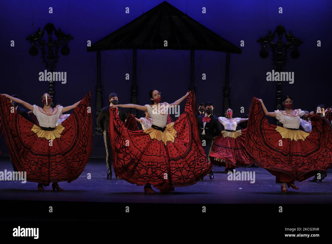 Amalia hernandezs ballet folklorico de mexico hi-res stock photography ...