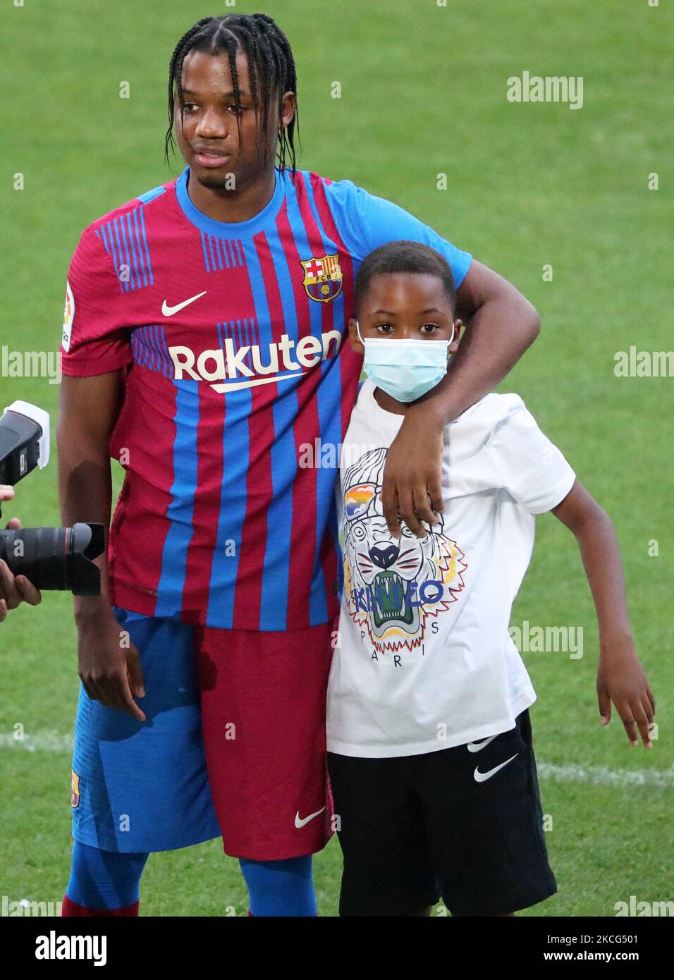 Ansu Fati with his brother during the presentation of the new FC ...
