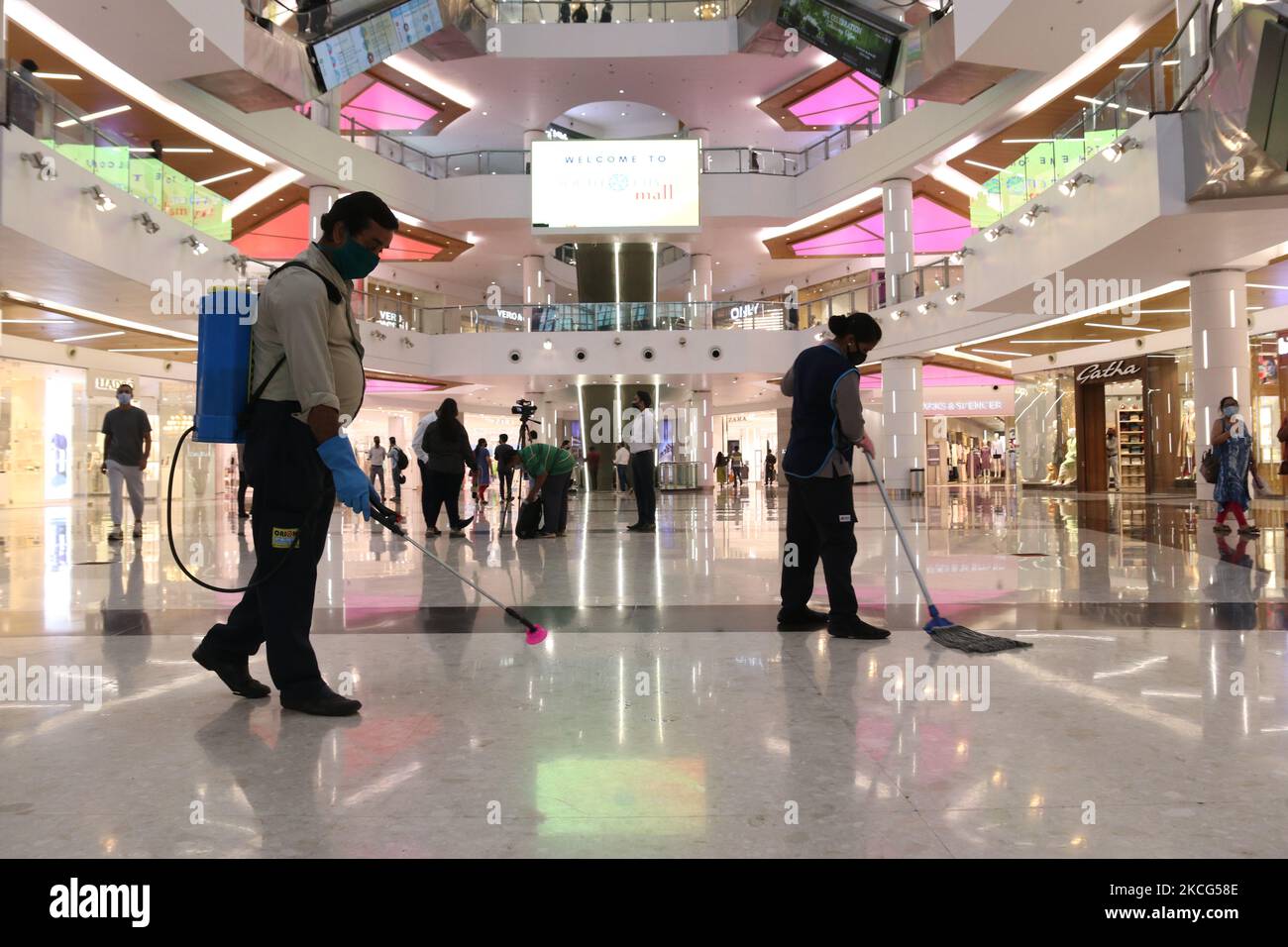 Ongoing lockdown hi-res stock photography and images - Alamy