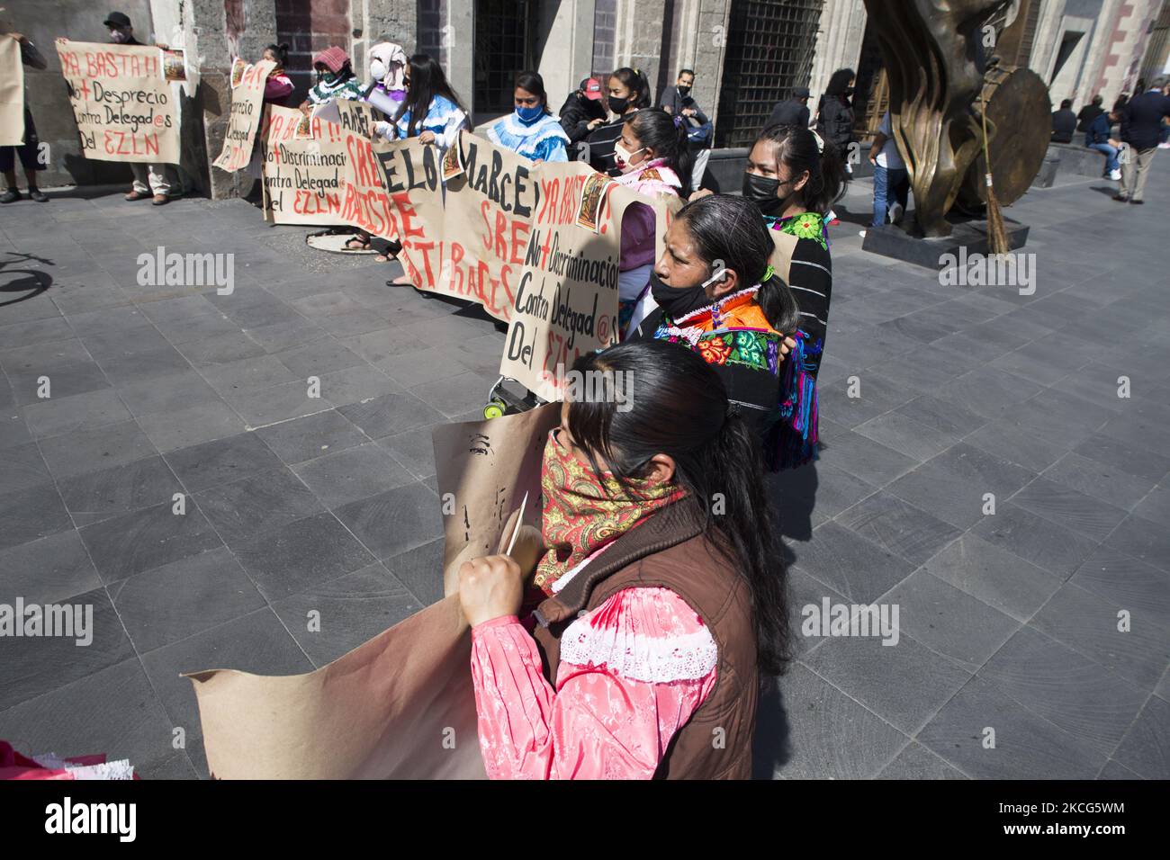 Otomi indigenous community hi-res stock photography and images - Alamy