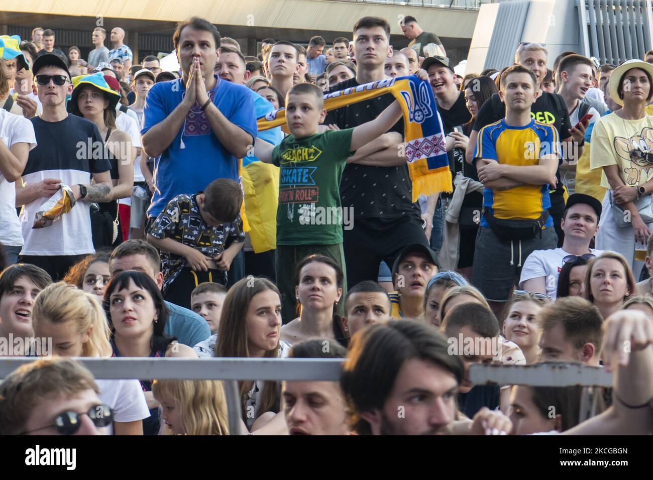 Euro 2021 fan bucharest hi-res stock photography and images - Alamy