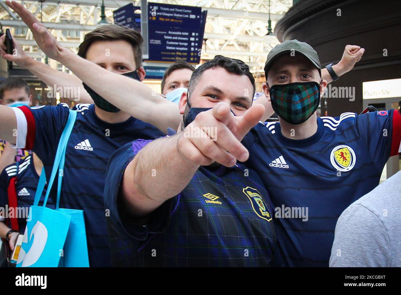 Scotland fans central station hi-res stock photography and images - Alamy