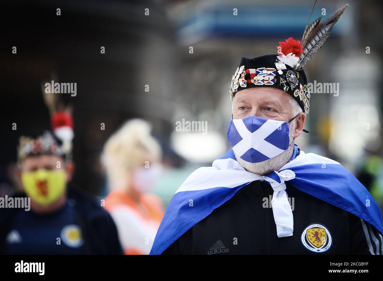 Scotland fans central station hi-res stock photography and images - Alamy