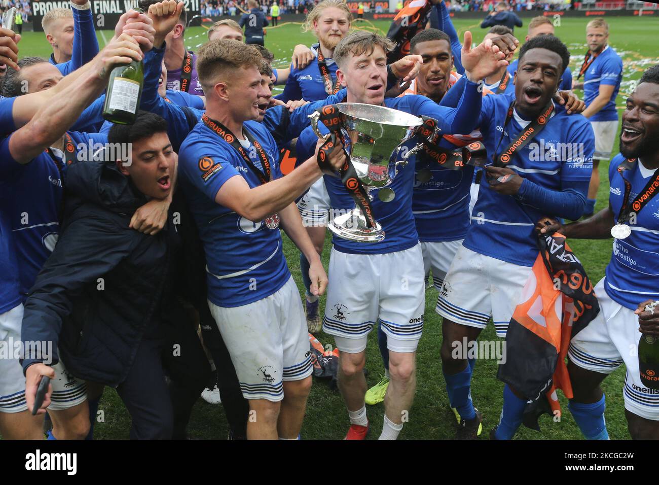 Vanarama final trophy hi-res stock photography and images - Alamy