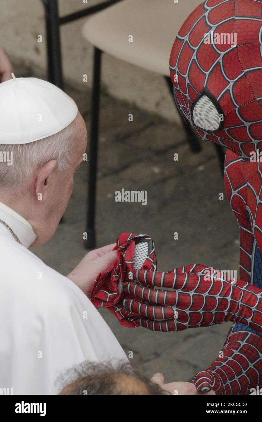 Masked spider hi-res stock photography and images - Alamy