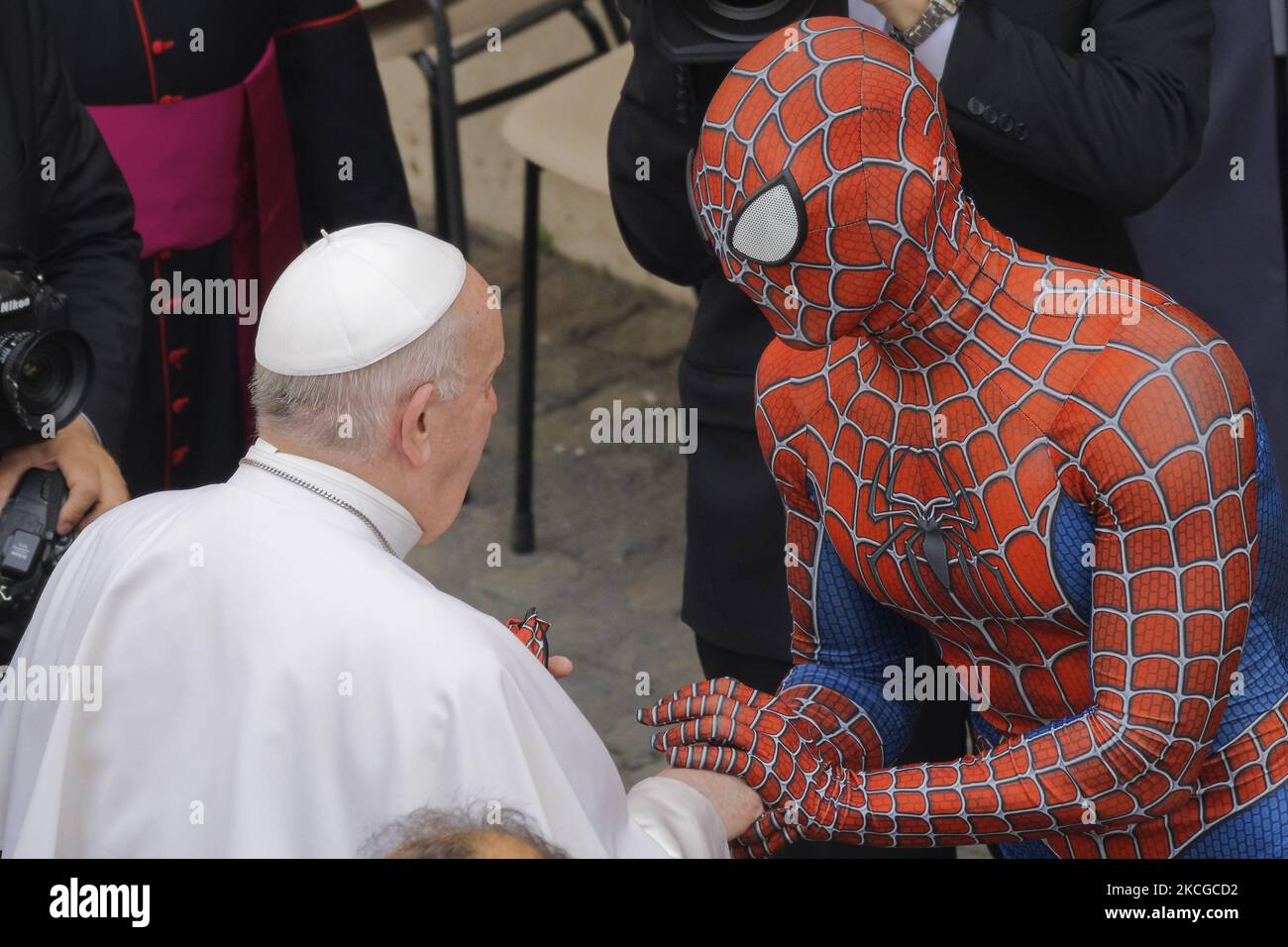 Pope Francis meets Spider-Man, who presents him with his mask, at the ...