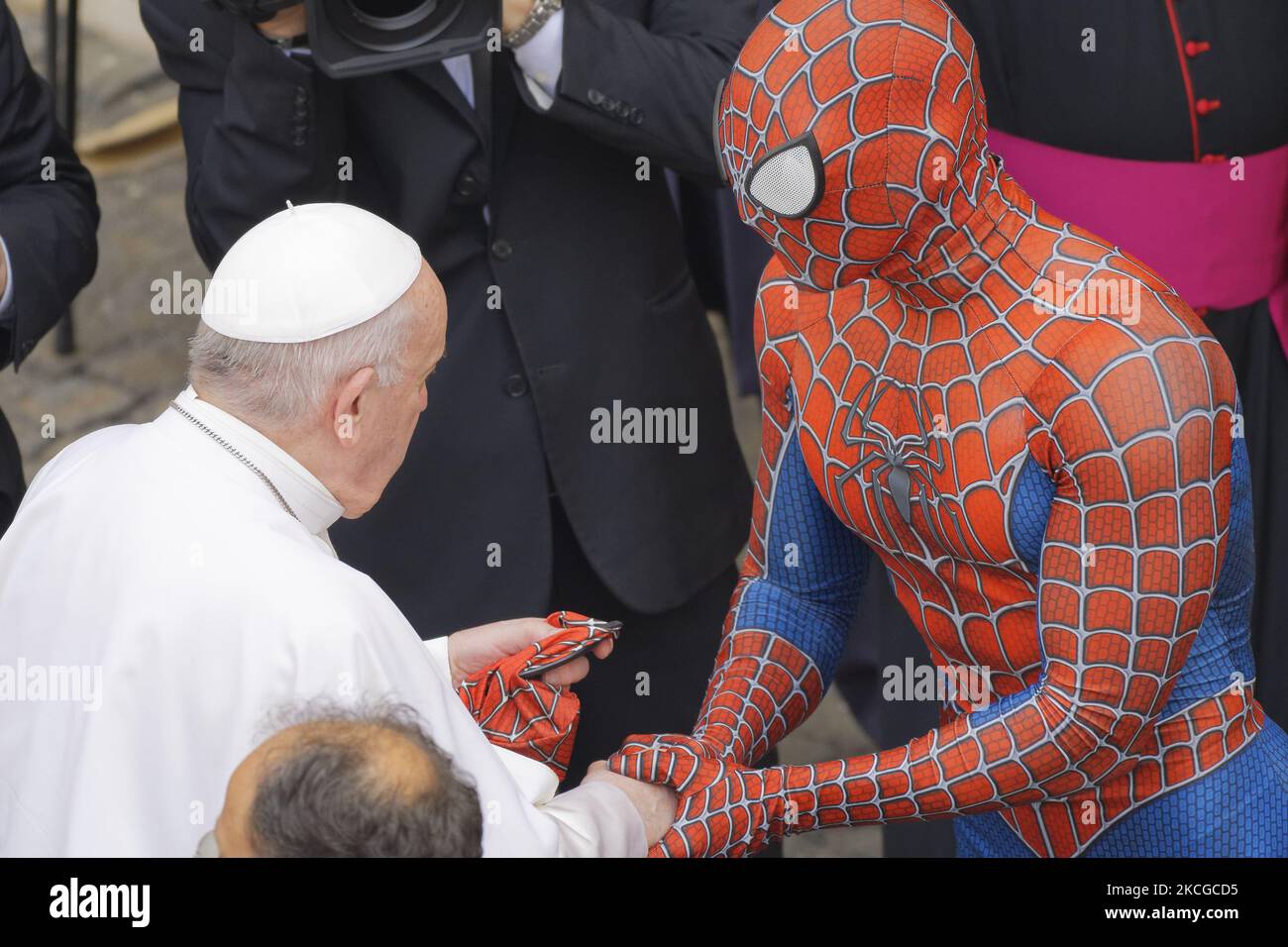 Pope Francis meets Spider-Man, who presents him with his mask, at the ...