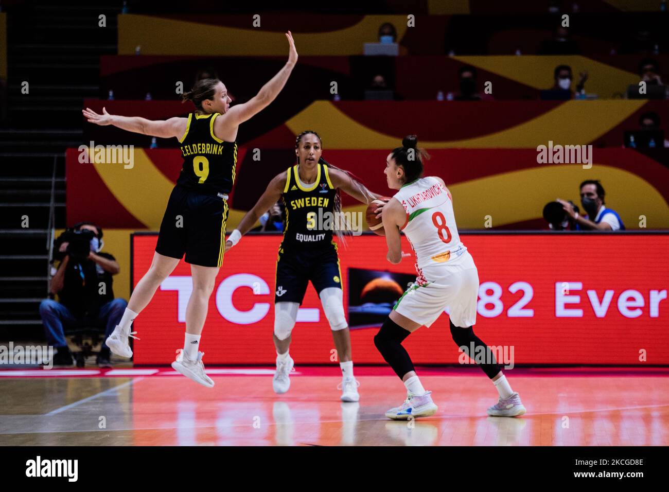 Sweden's forward Kalis Loyd (C) and Belarus' Tatsiana Likhtarovich ...