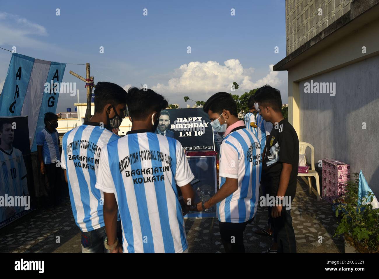Argentina fans celebrate 34th birthday celebration of the world famous ...
