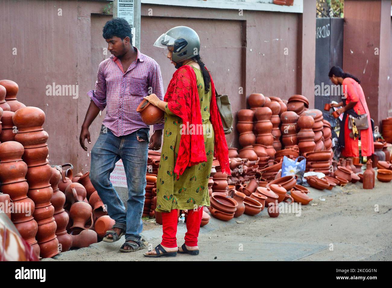 Women purchasing clay pots in Thiruvananthapuram (Trivandrum), Kerala ...