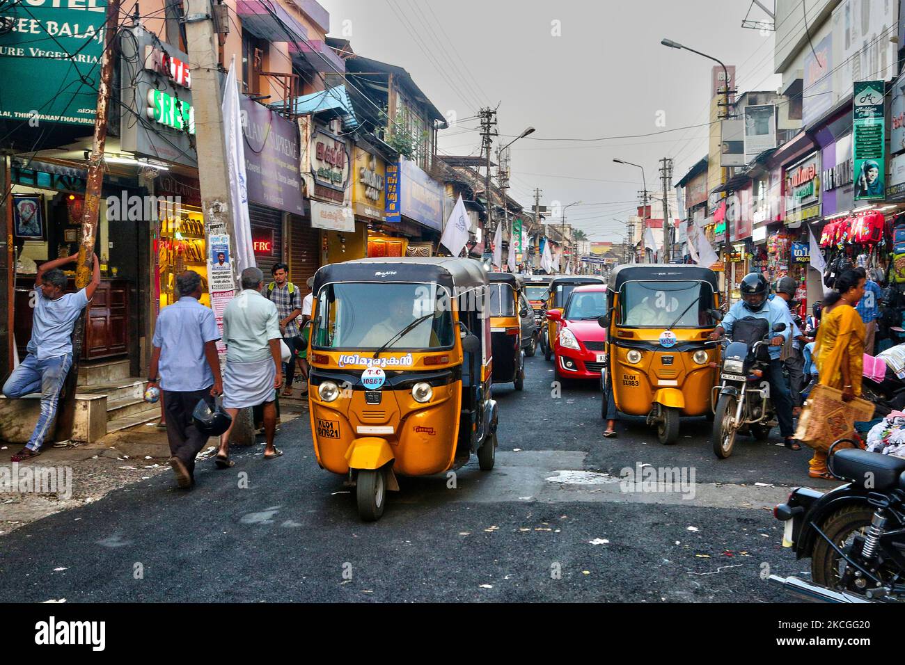 Crowded street in the Chalai Market in the city of Thiruvananthapuram ...