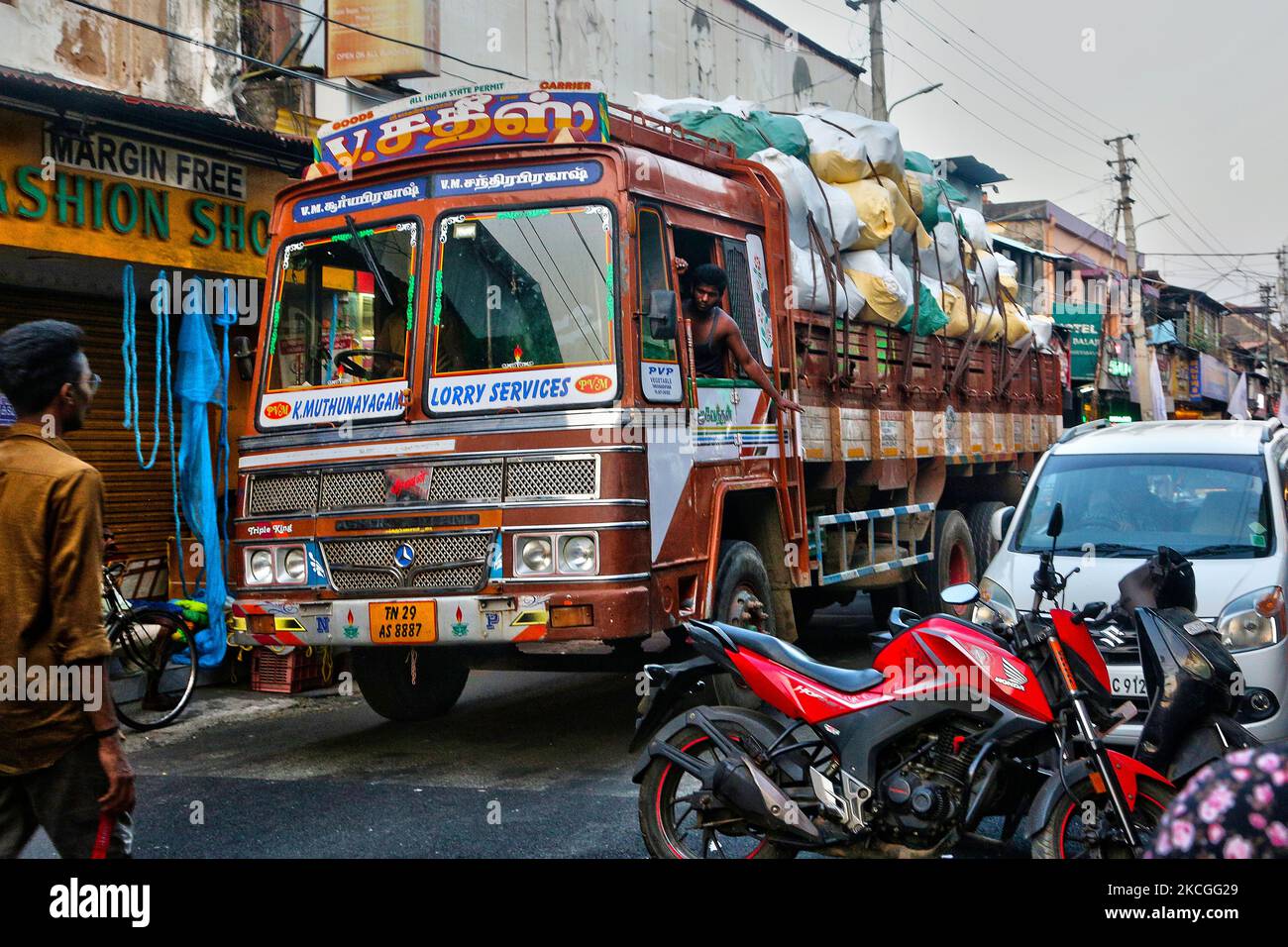 Crowded street in the Chalai Market in the city of Thiruvananthapuram ...