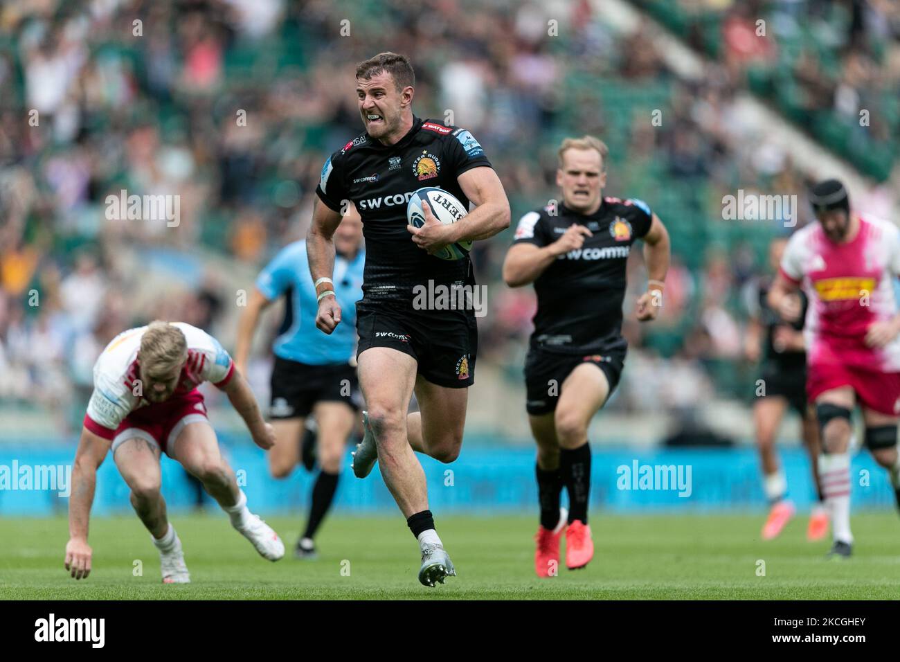 Ollie Devoto of Exeter Chiefs runs with the ball during the Gallagher ...