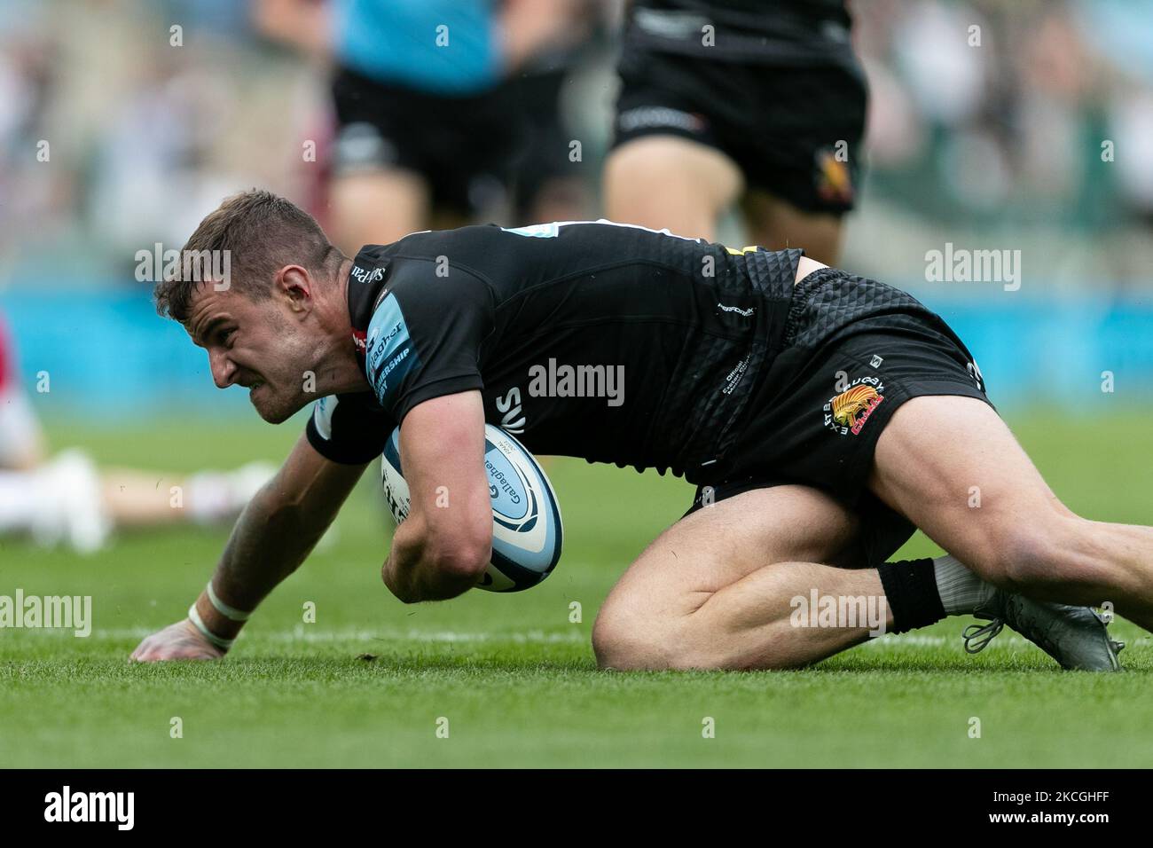 Ollie Devoto of Exeter Chiefs scores a try during the Gallagher ...
