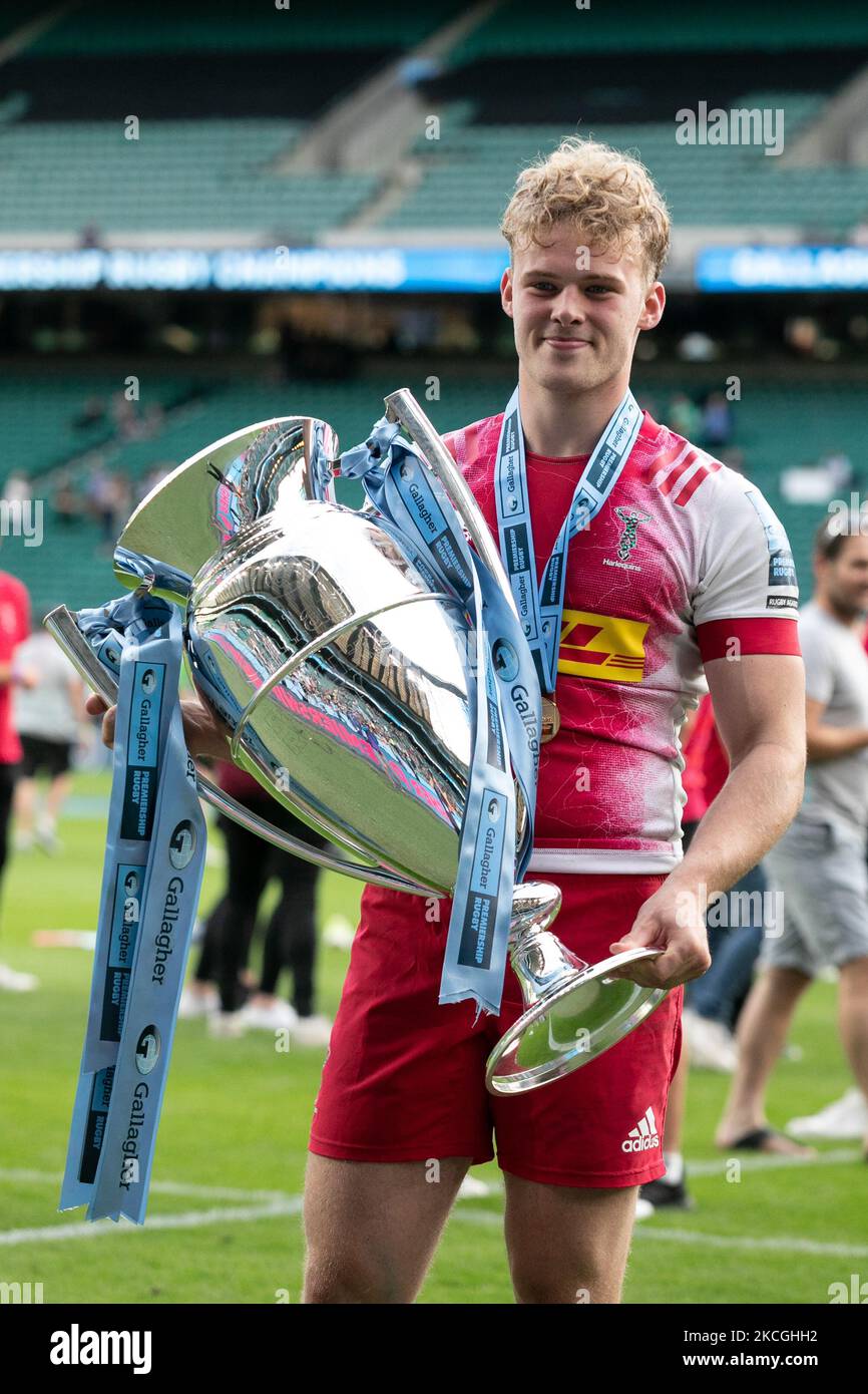 Gallagher premiership rugby trophy hi-res stock photography and images ...