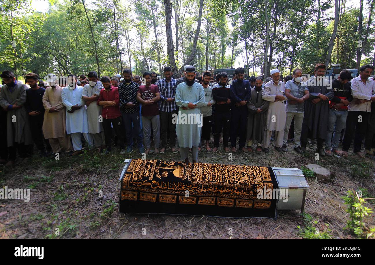 People offer funeral prayers for 25 year old Rafia Jan in Hariparigam ...