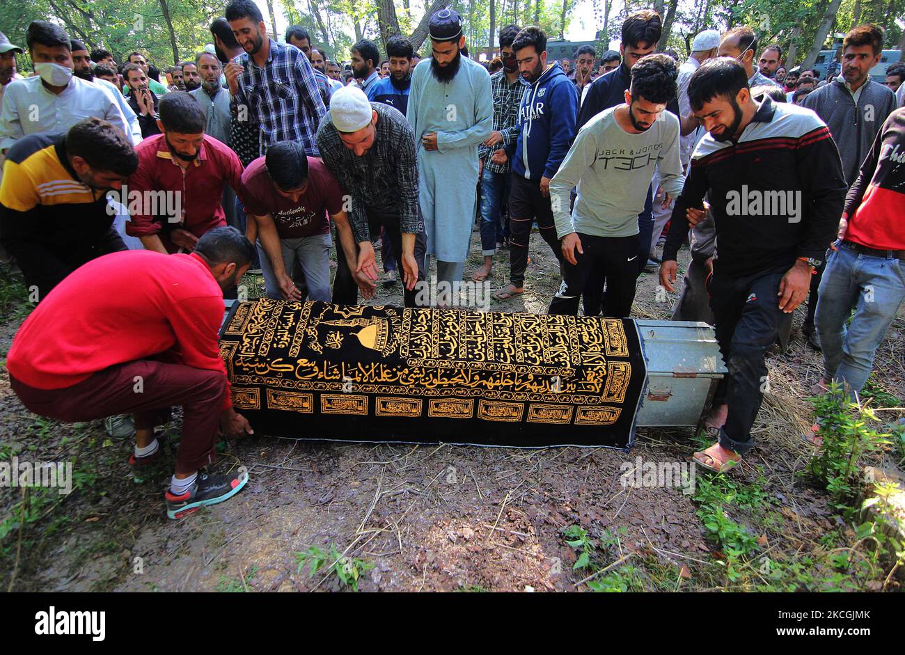 People lift the coffin containing the dead body of 25 year old Rafia ...