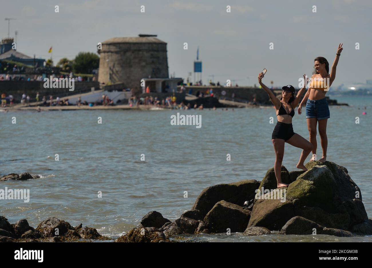Ana Laura Santos R And Camilla Arribada Enjoy The Nice Weather At