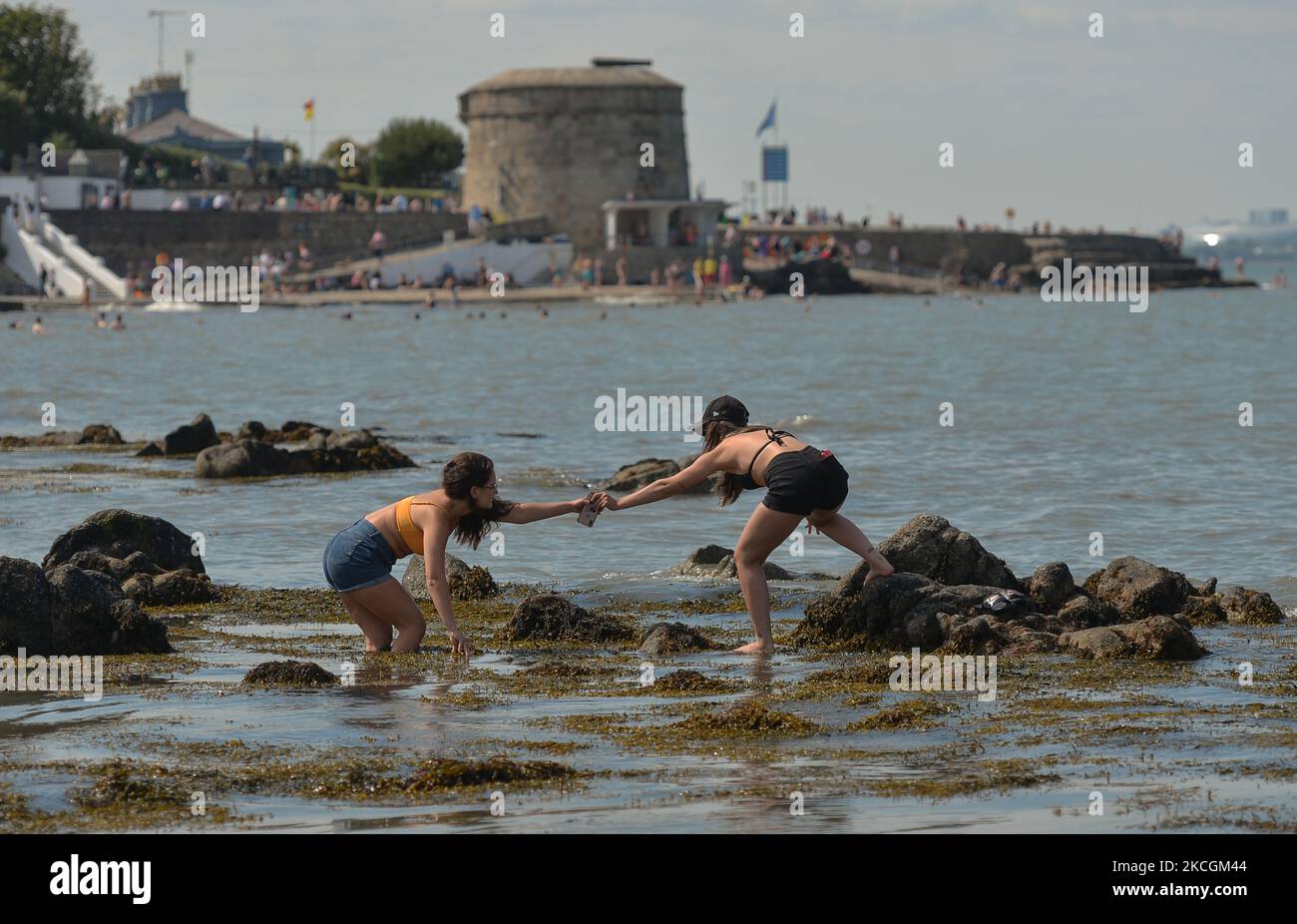 Ana Laura Santos R And Camilla Arribada Enjoy The Nice Weather At
