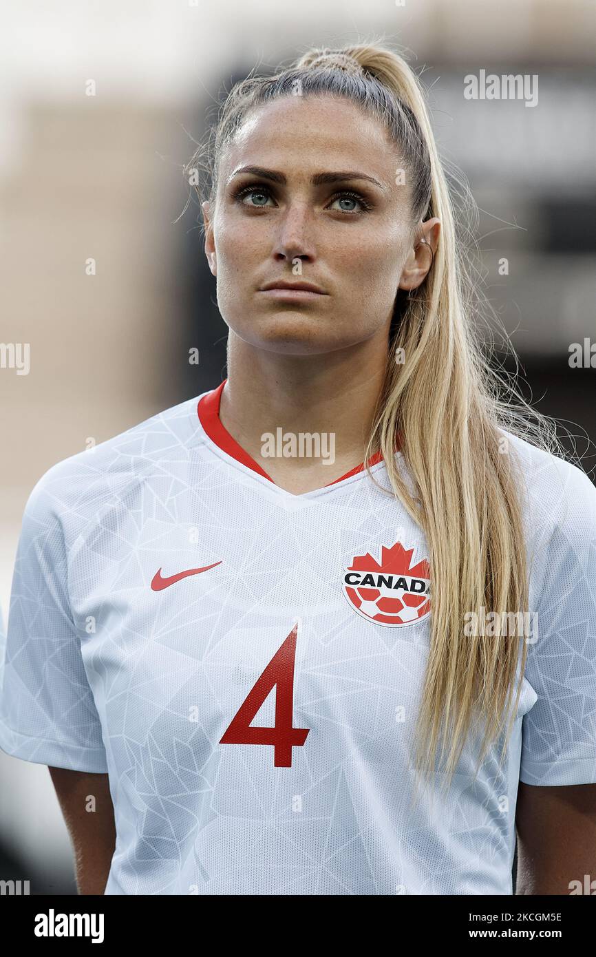 Pics action nurphoto hi-res stock photography and images - Alamy