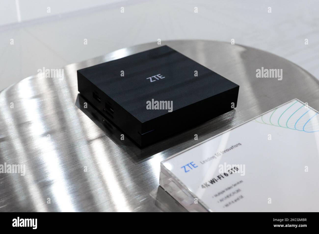 Zte 4k wi fi 6 stb router hi-res stock photography and images - Alamy