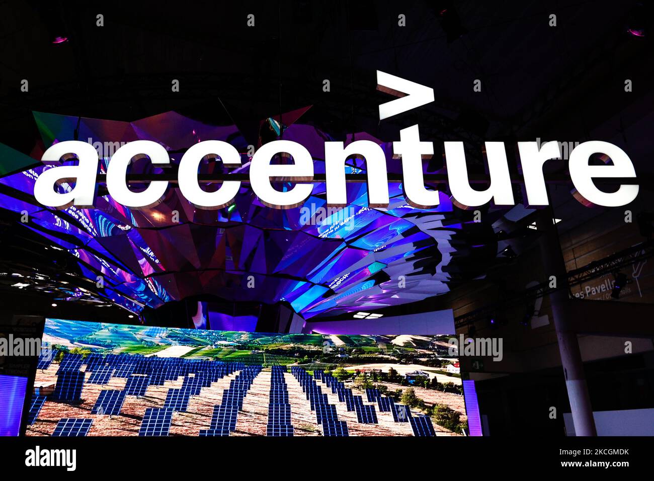 Accenture logo hi-res stock photography and images - Alamy