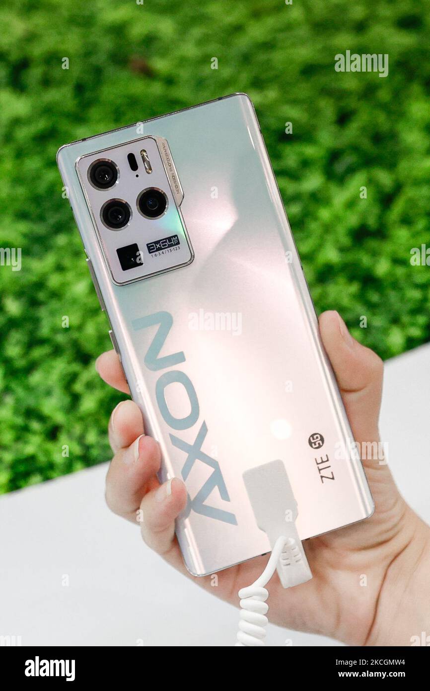 Axon 30 ultra hi-res stock photography and images - Alamy