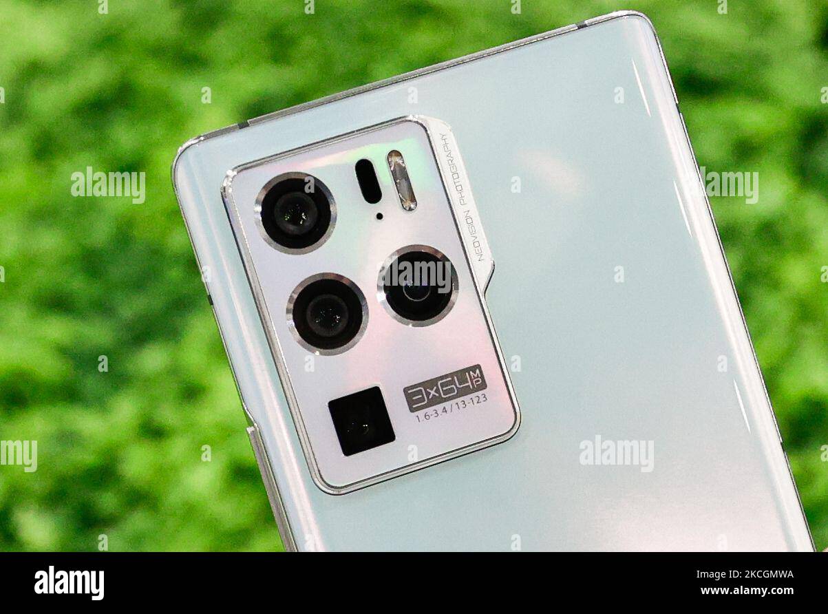 Axon 30 ultra hi-res stock photography and images - Alamy