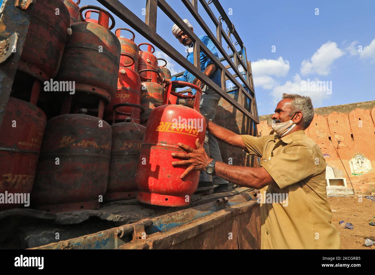 Workers unload lpg gas cylinders hi-res stock photography and images ...