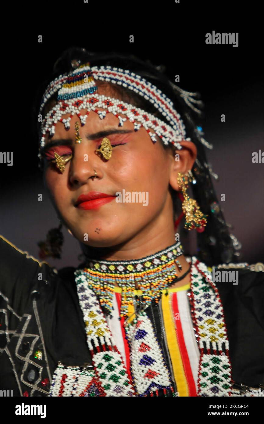 Rajastani Kalbelia dancer holds rings from her fingers in her eyelids ...