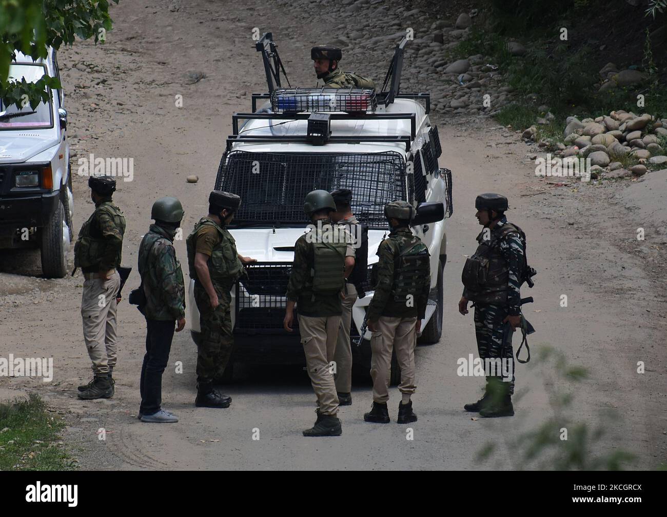 Indian security forces personell hi-res stock photography and images ...