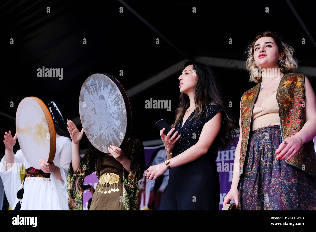 Kurdish musicians on the stage of the Rojbin festival in Creteil ...