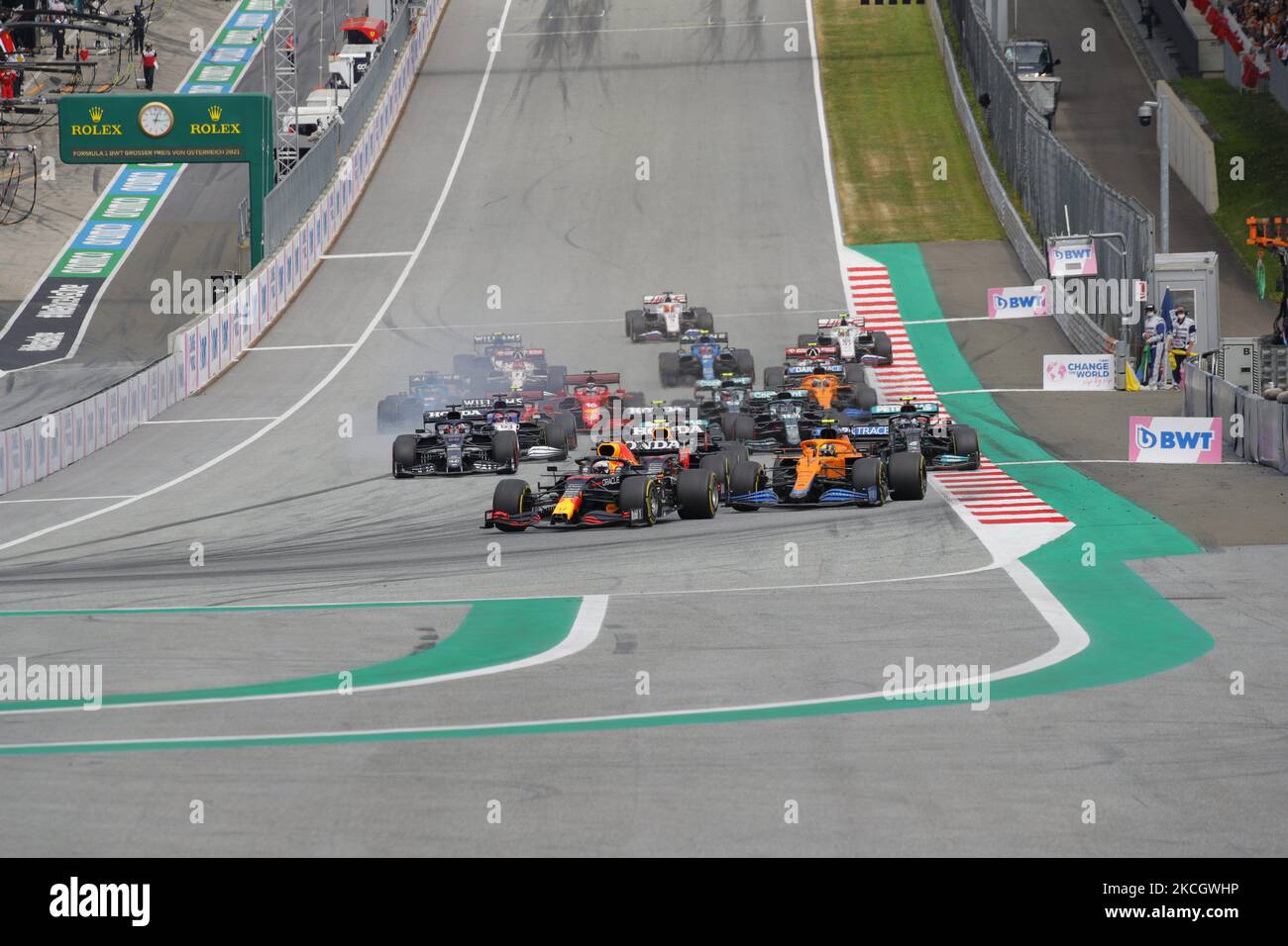 Max Verstappen of the Netherlands driving the (33) Red Bull Racing ...