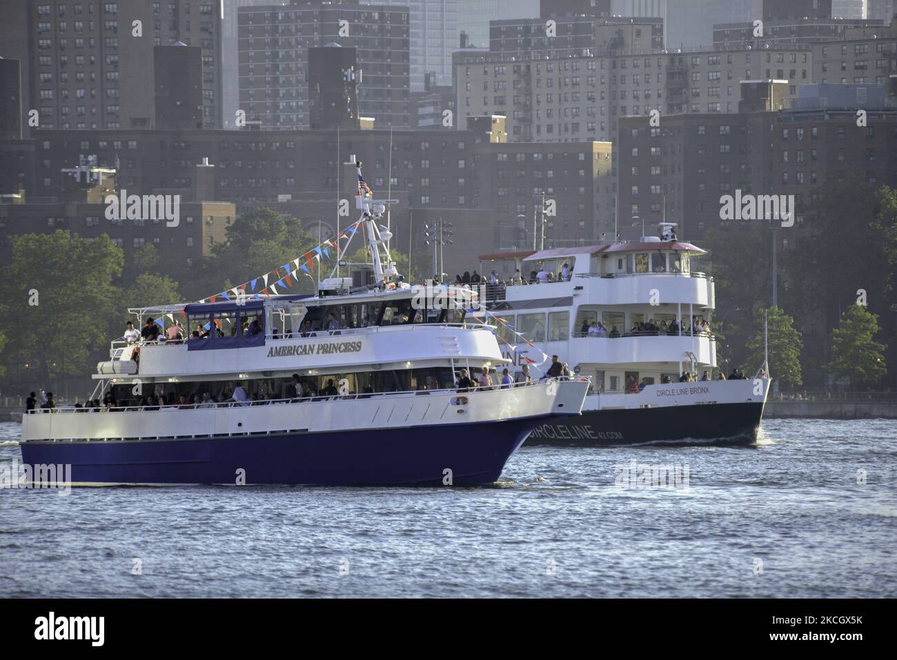 Five different barges hi-res stock photography and images - Alamy