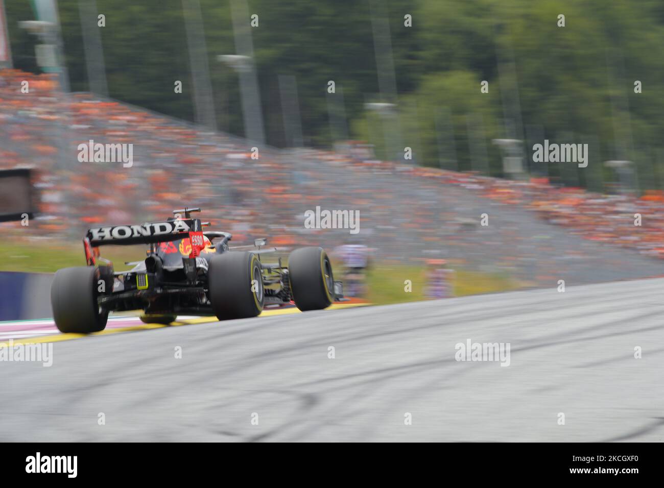 Max Verstappen drives the Red bull honda during the sunda's race at the ...