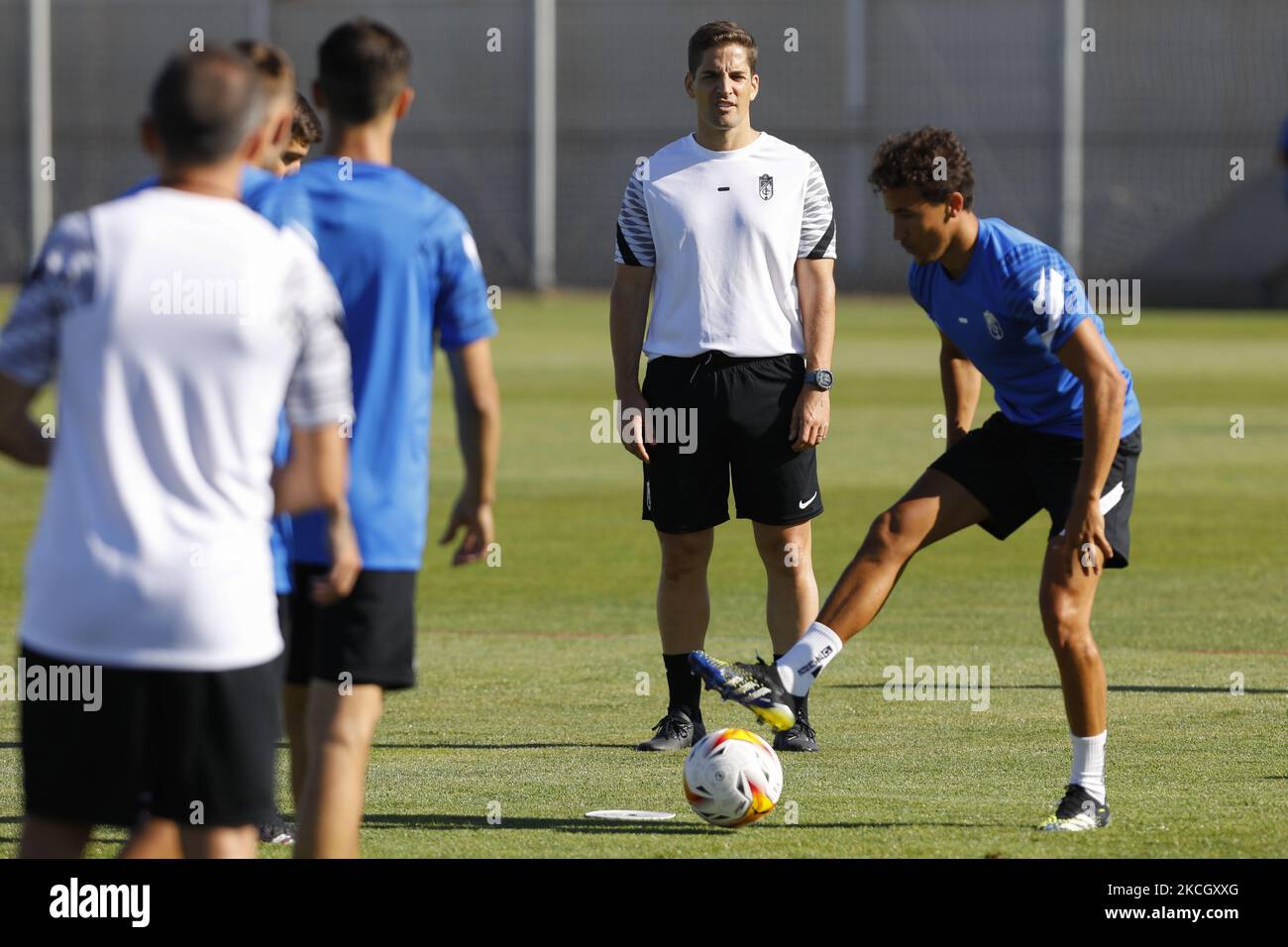 Robert Moreno, manager of Granada CF, during the first training session ...