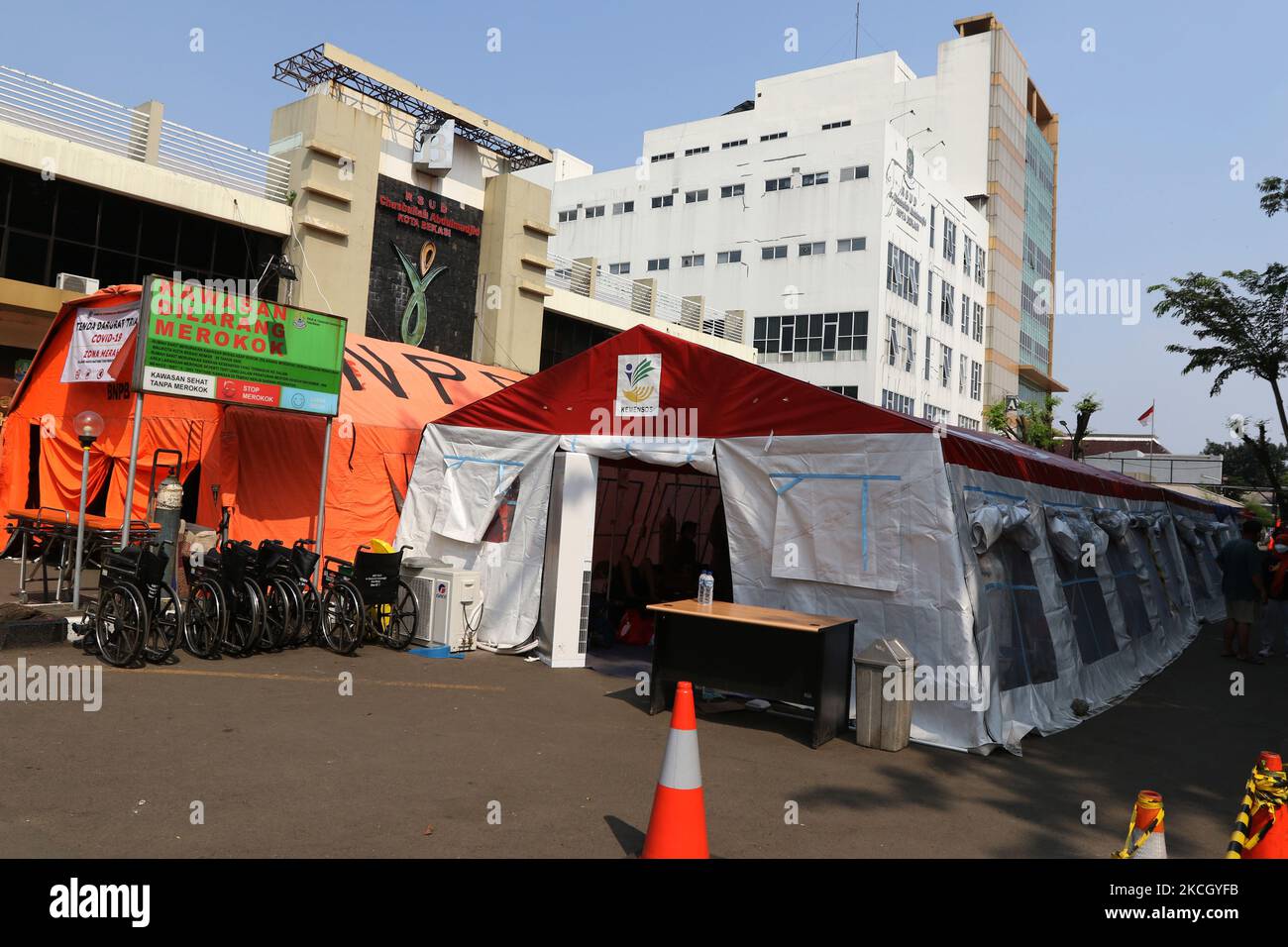 Oxygen tents hi-res stock photography and images - Alamy