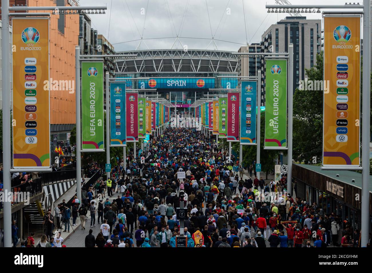 Euro 2020 final crowd hi-res stock photography and images - Alamy