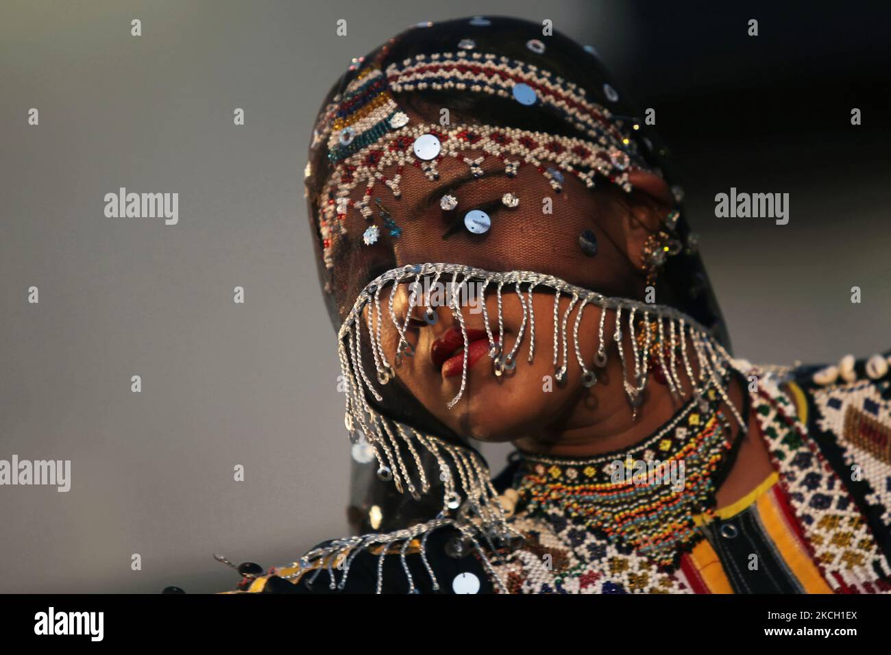 India woman dancer natural light hi-res stock photography and images ...
