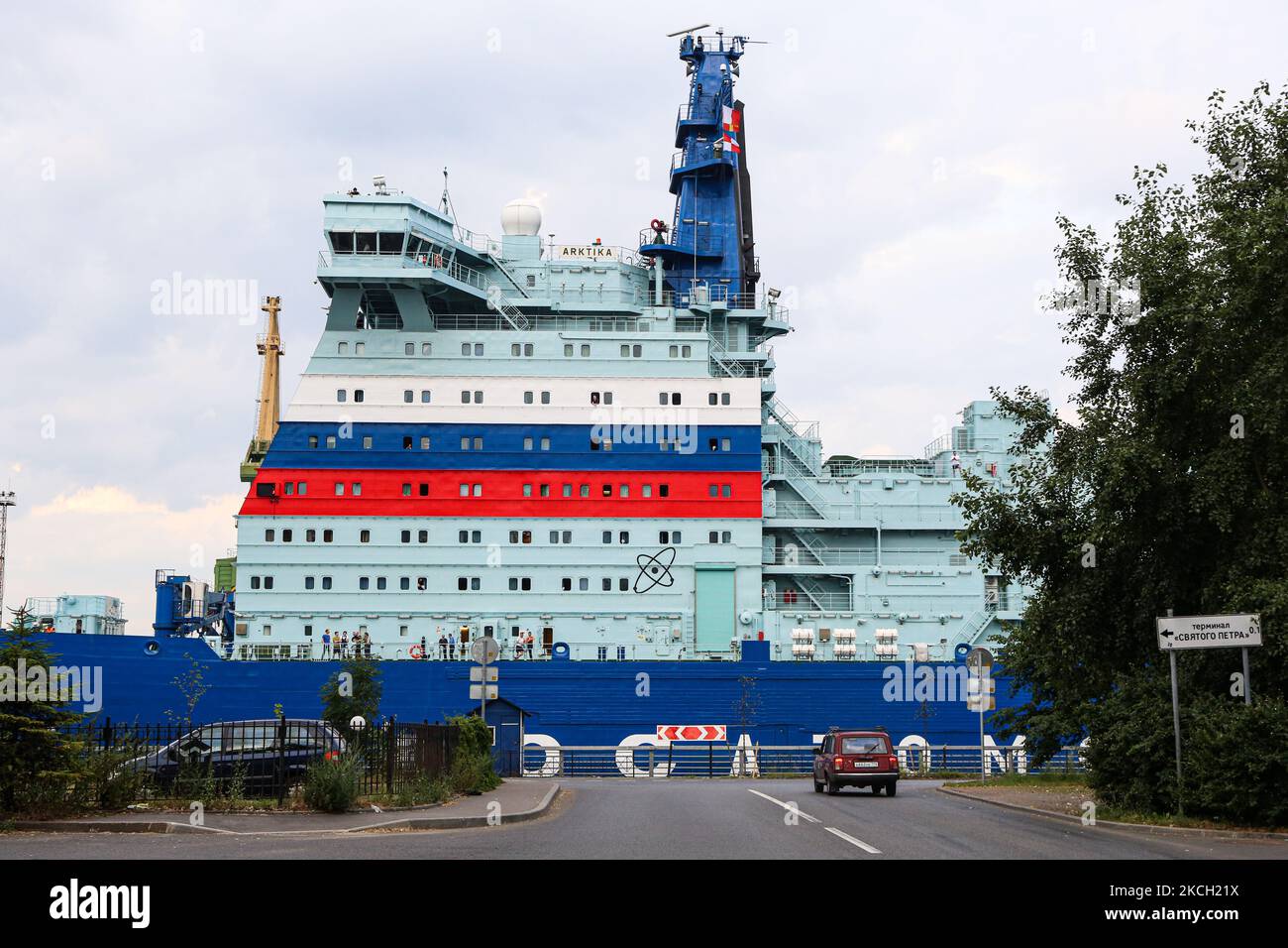 The Nuclear-powered icebreaker ''Arctic''during the passage through the ...