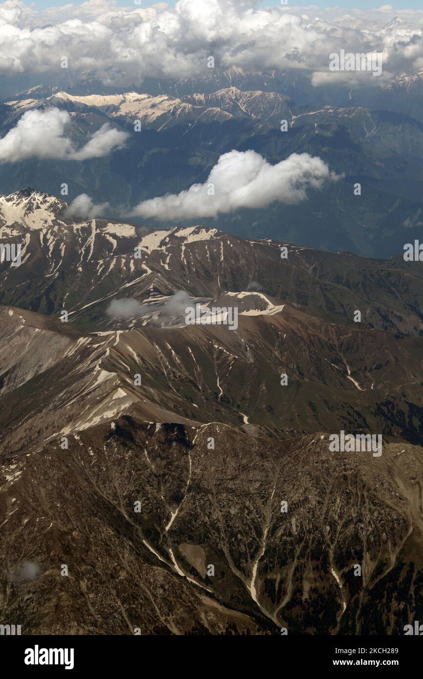 Himalayas south asia aerial hi-res stock photography and images - Alamy