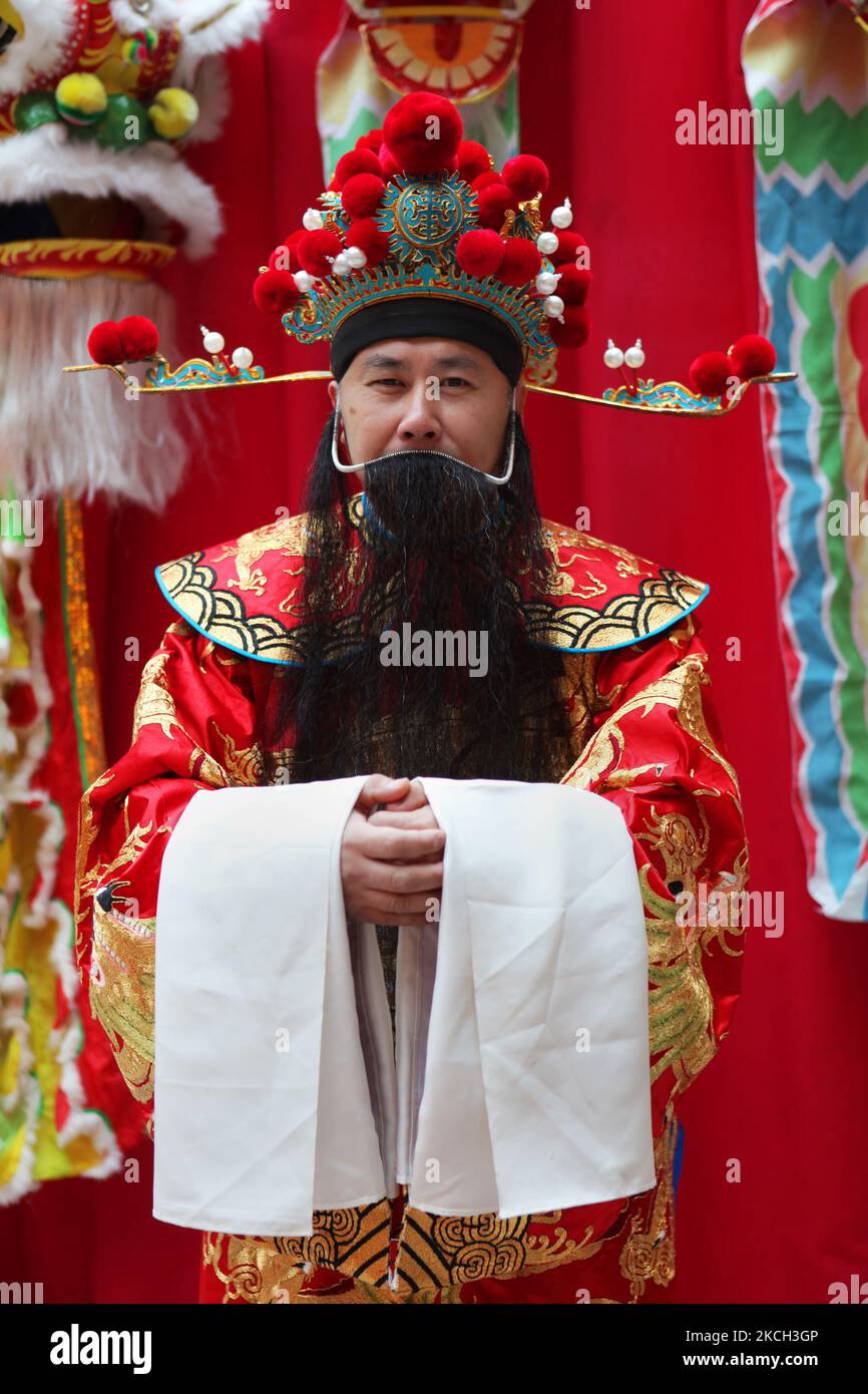 Asian people greeting during chinese hi-res stock photography and images - Alamy