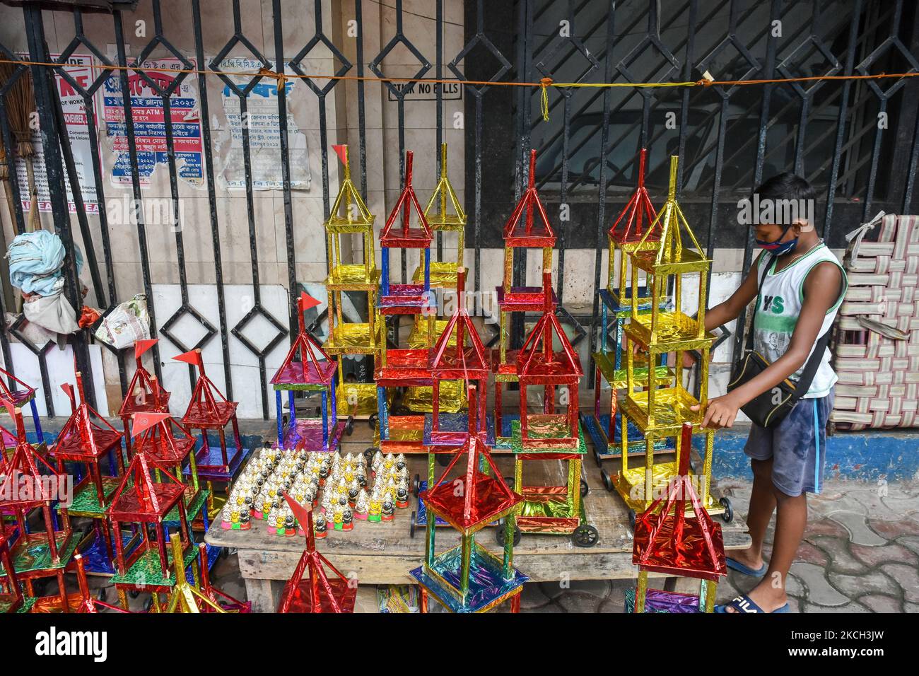 Various wooden chariots hi-res stock photography and images - Alamy