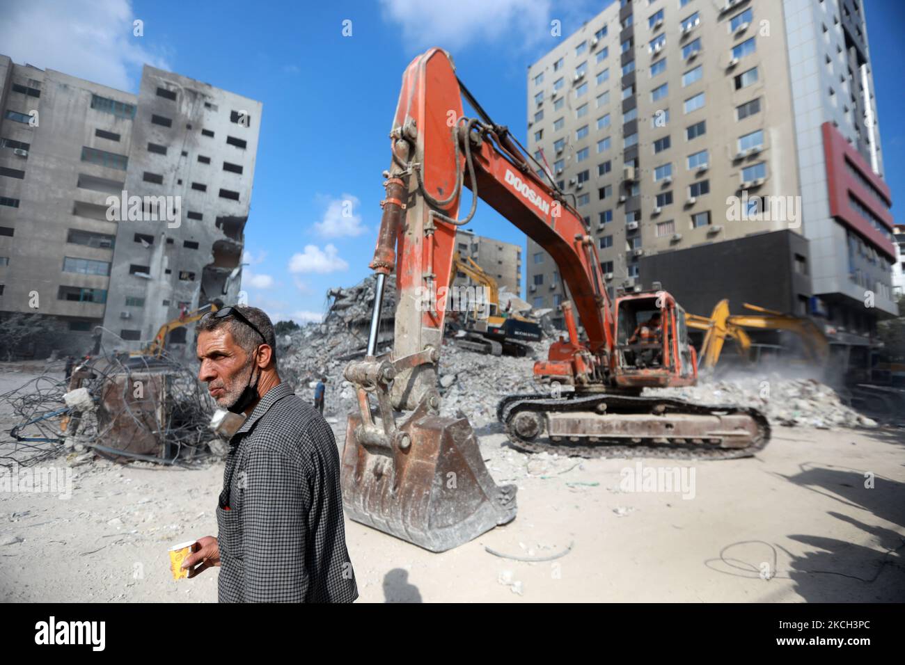 Egyptian workers and machines clear the remaining rubble of Al-Jalaa ...