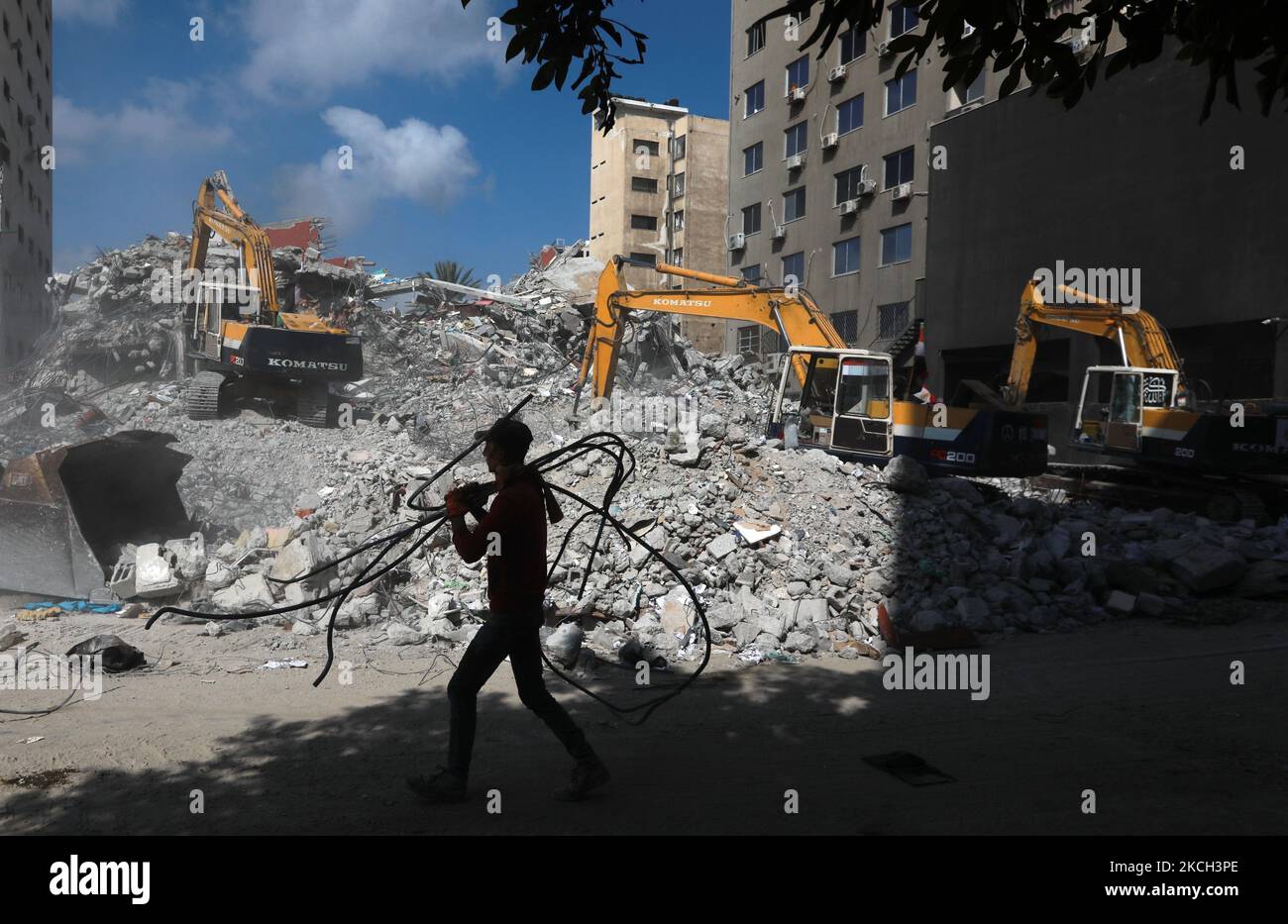 Egyptian workers and machines clear the remaining rubble of Al-Jalaa ...