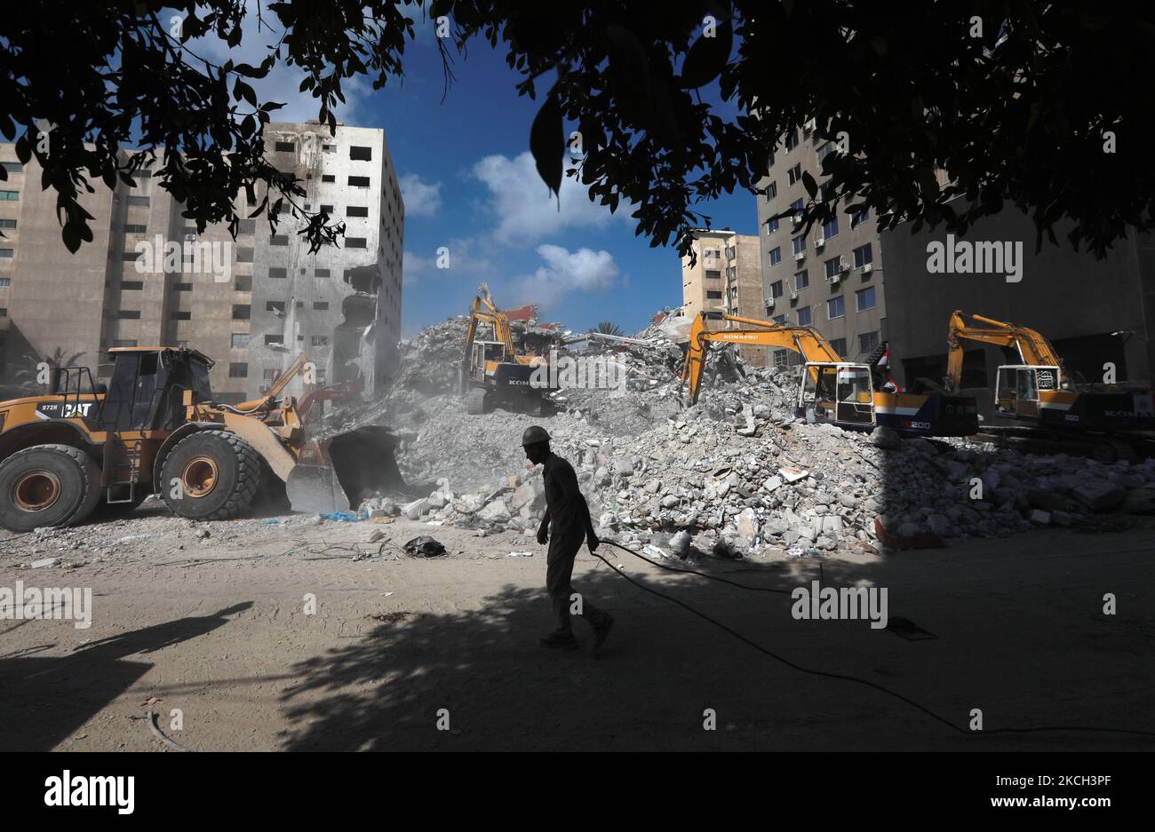 Egyptian workers and machines clear the remaining rubble of Al-Jalaa ...