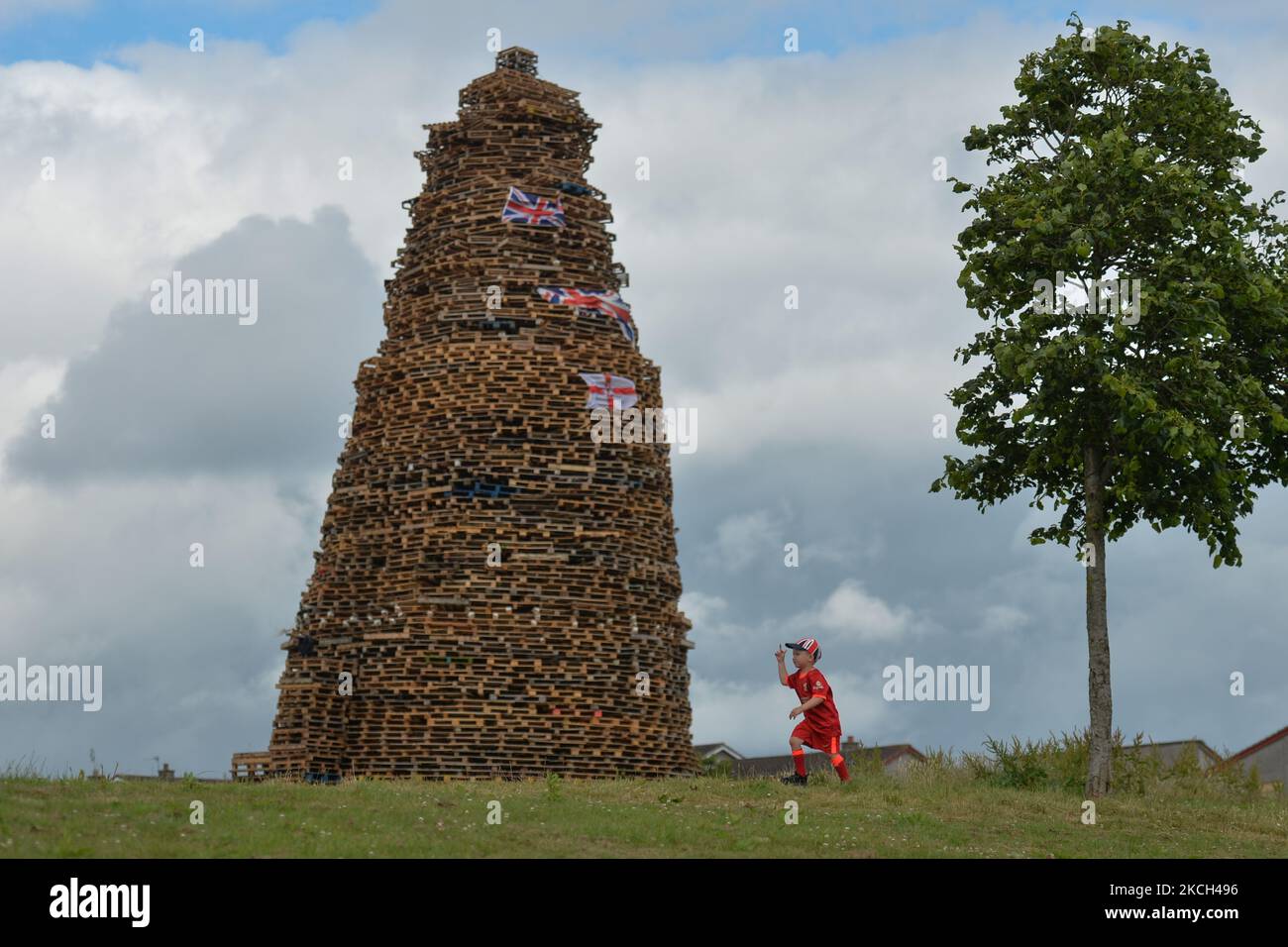 Typical loyalist bonfire hi-res stock photography and images - Alamy